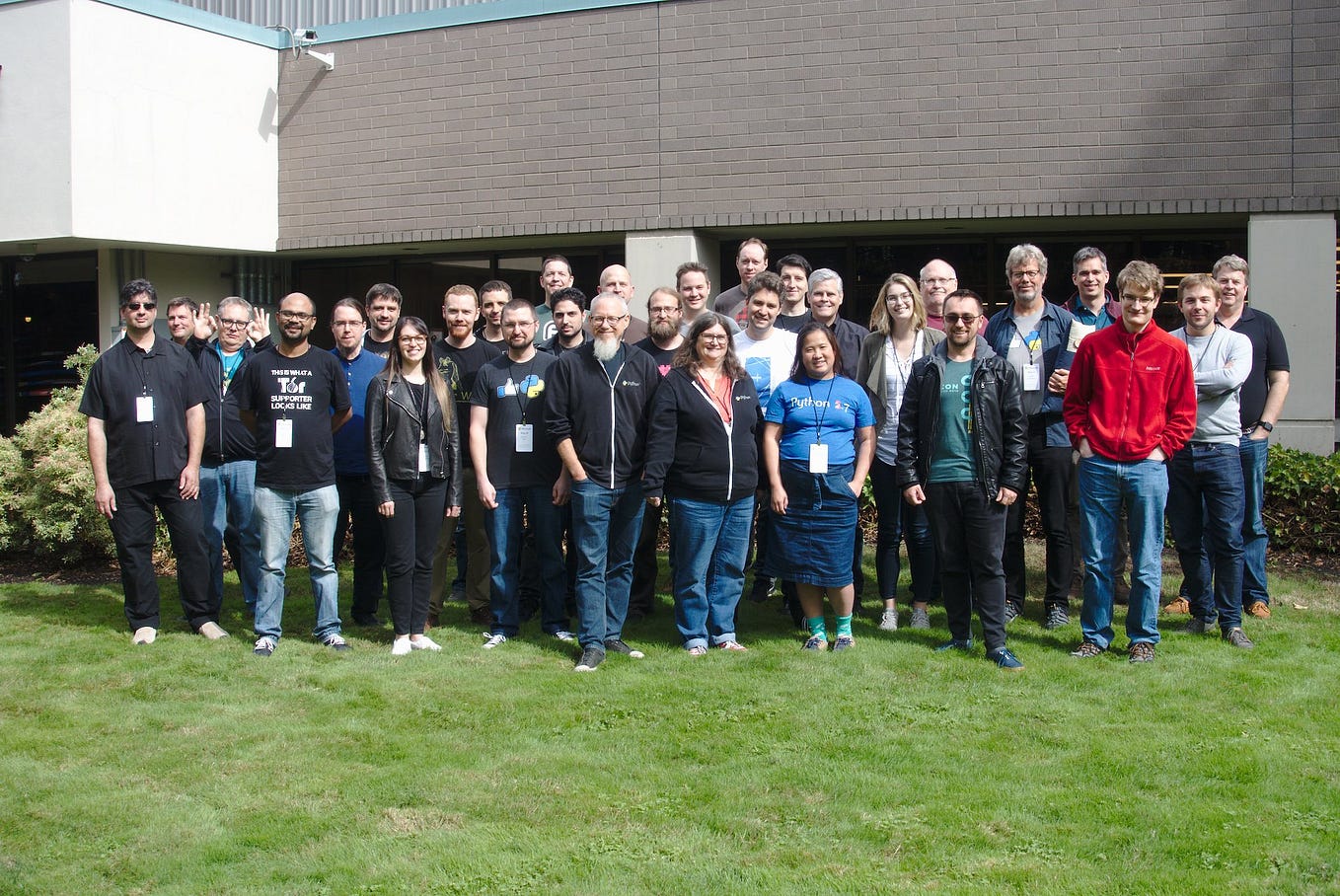 สร้าง Load Test ง่ายๆ ด้วย Locust | by Yothin Muangsommuk | pythonbycow ...