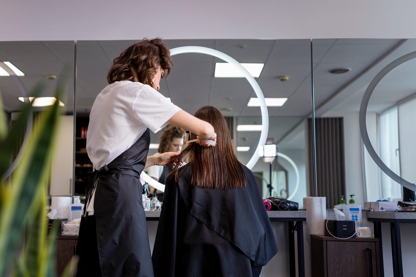 The Ultimate Guide to Haircuts for Every Face Shape at Lyra Salon | by ...