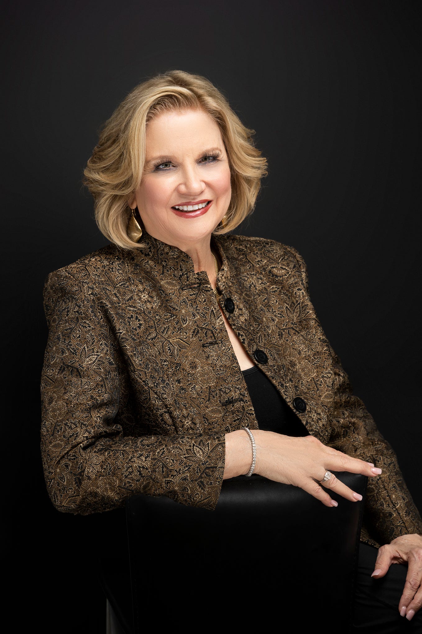 Julie Thomas Of Value Selling Associates On Mastering the Art of Remote ...
