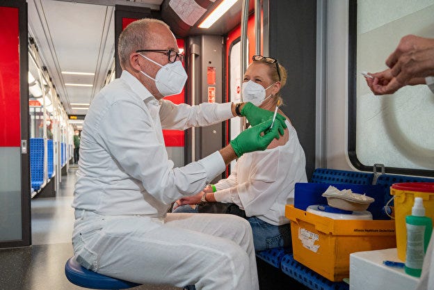 Berghain: How to Get In - A Virtual Simulator | ILLUMINATION