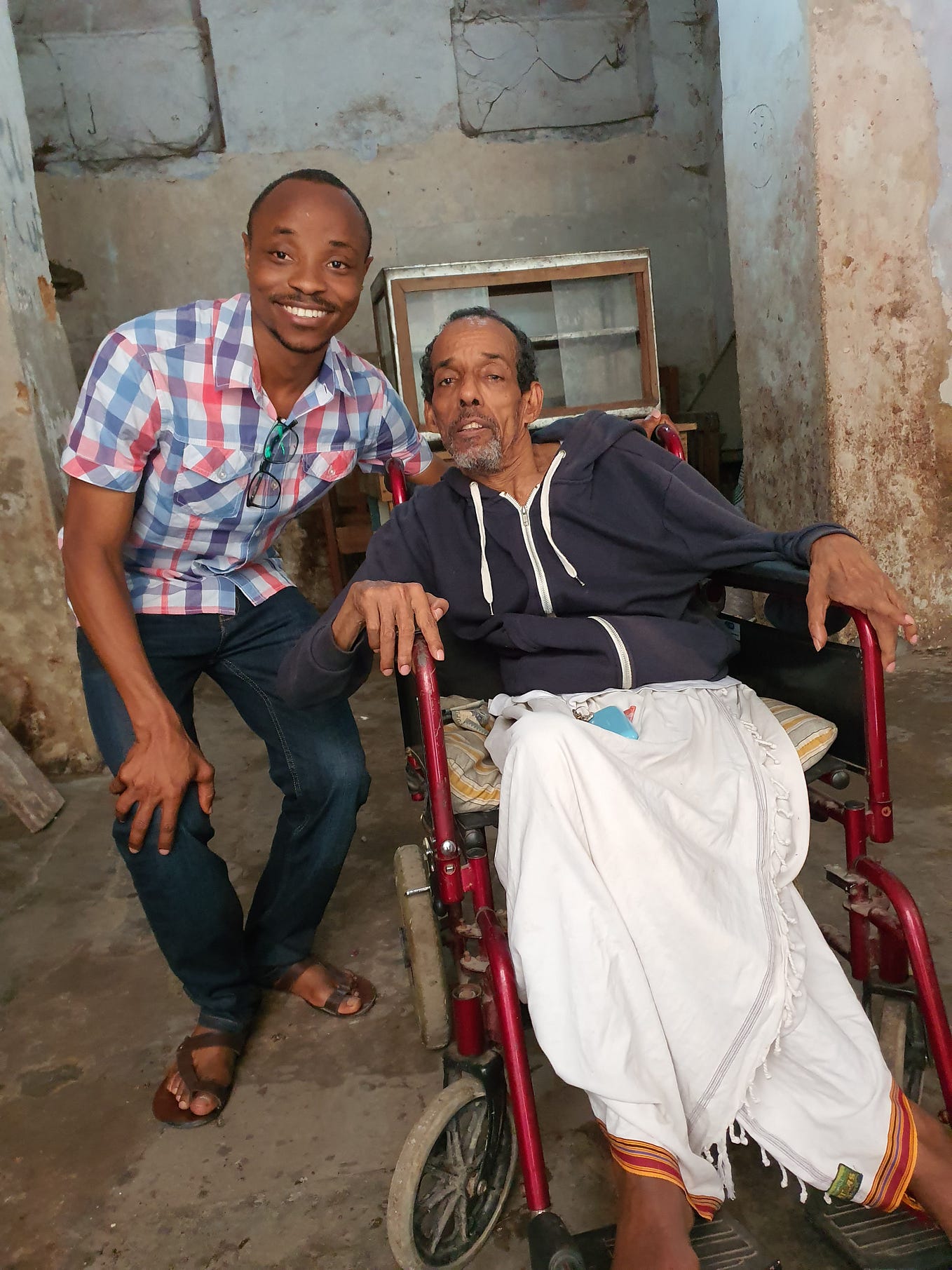 “Mwana; tazama Mama yako”!. Kristu anapotuambia; tazama Mama yako ... “Mwana; tazama Mama yako”!. Kristu anapotuambia; tazama Mama yako ...