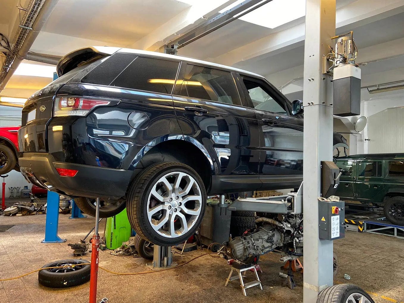 Expert Care for Your SUV at Land Rover Service Center - Ararmotors - Medium