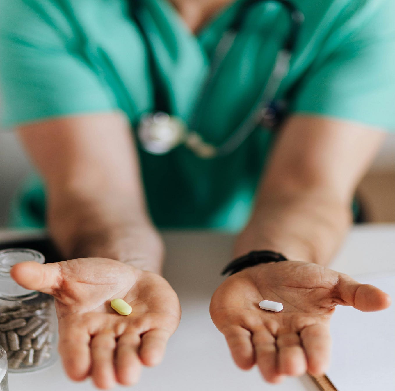 How Good Are Open-Source LLM-Based De-identification Tools in a Medical ...