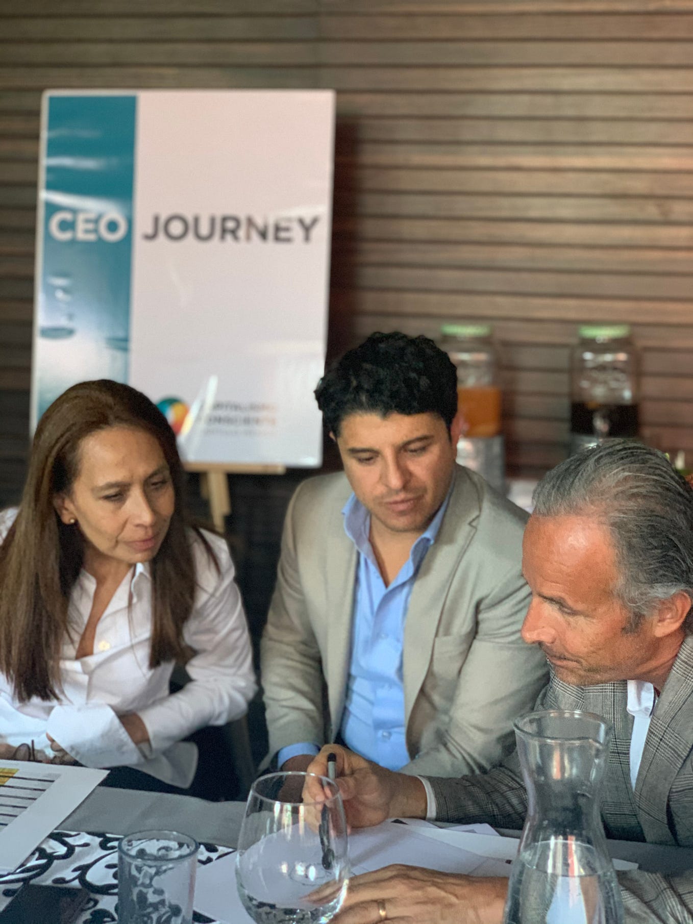 “Necesitamos sacar este país adelante y yo creo los empresarios jugamos ...