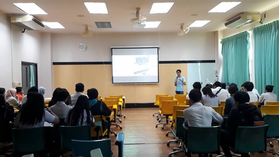 วิธีการ Fetch Data ใน React Hooks | by Nattara | Medium