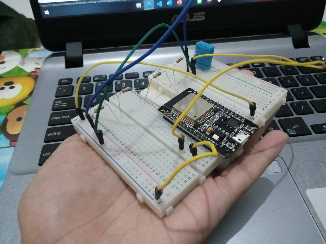 #1: Membuat Rangkaian LED Sederhana dengan ESP32 | by Yusron Taufiq ...