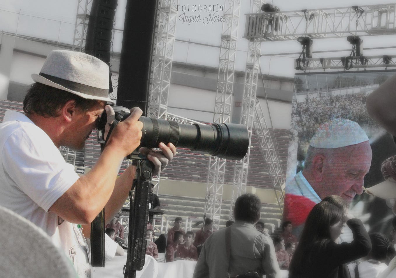 SILENCIO. ES EXTRAÑO CÓMO PASA EL TIEMPO, TAN… | by Ingrid Nares | Medium