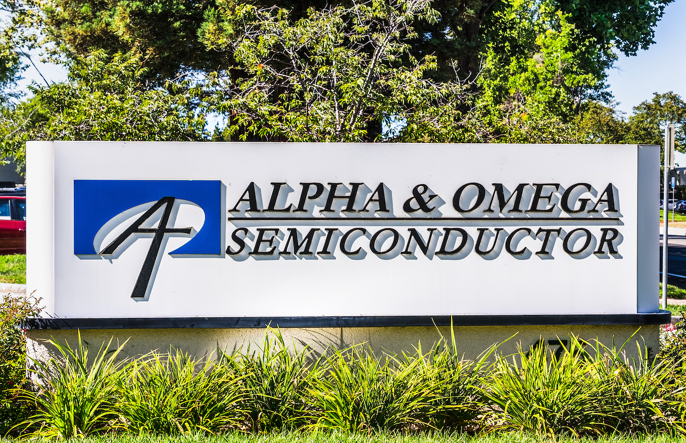 Inside Intel’s Lunar Lake: A Promise That Became a Problem | by 郭明錤 (Ming-Chi Kuo) | Medium