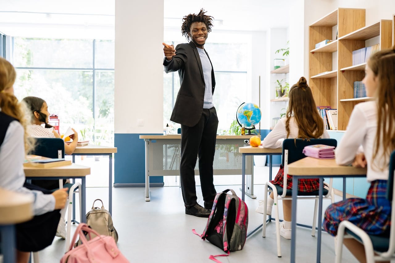Teacher and Student Relationships in the Classroom | EduCreate