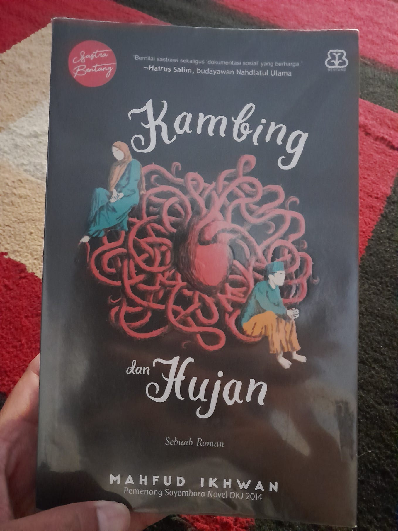 Emang bedanya novel populer dengan novel sastra apa? - ucendoit - Medium
