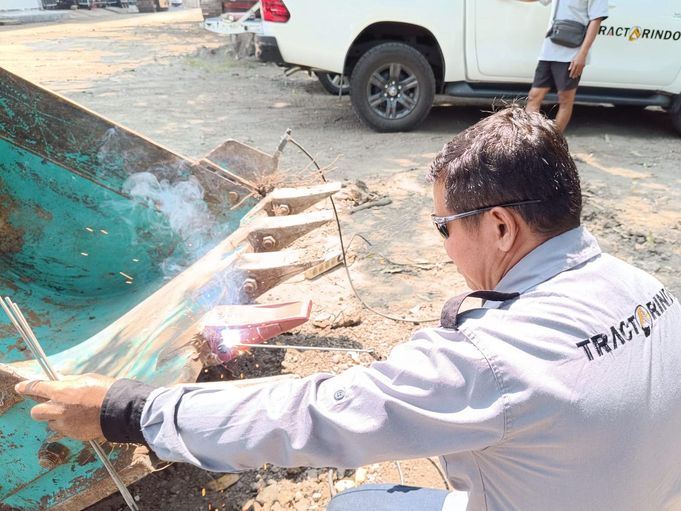 Alat Berat Apa Saja?. “Alat berat meliputi apa saja?”… | by Traktorindo ...