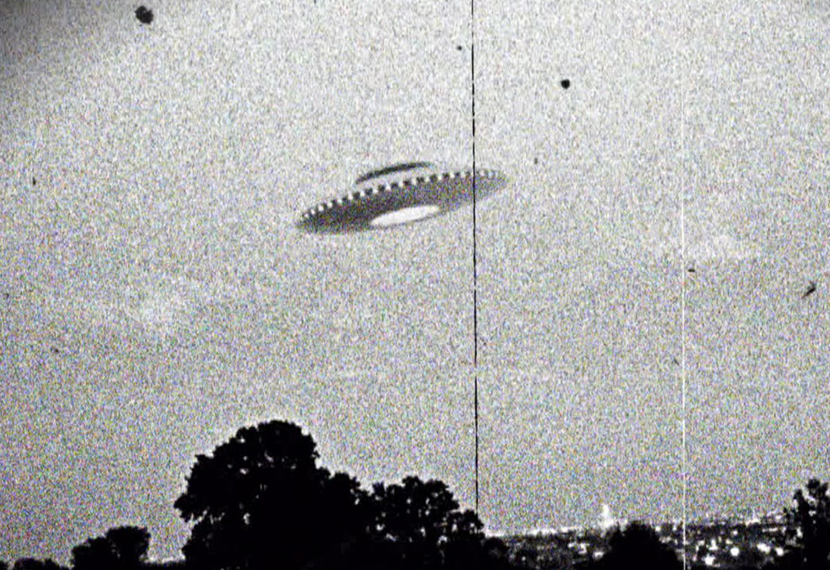 Mass UFO Sighting 1942: The Battle of Los Angeles | by Oshea Guevara | Medium