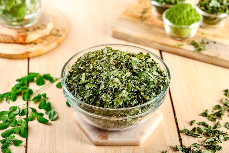 What are the benefits of Moringa leaf powder? | by Moringawholesale ...