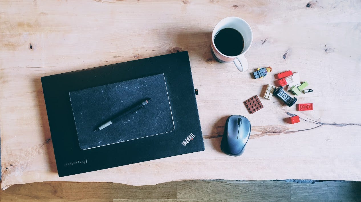 How to set up a React app with a Flask and MongoDB backend using Docker ...