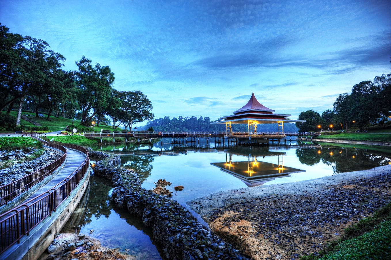 Using Robust Optimisation And Mixed Integer Programming To Manage Singapores Water Resources
