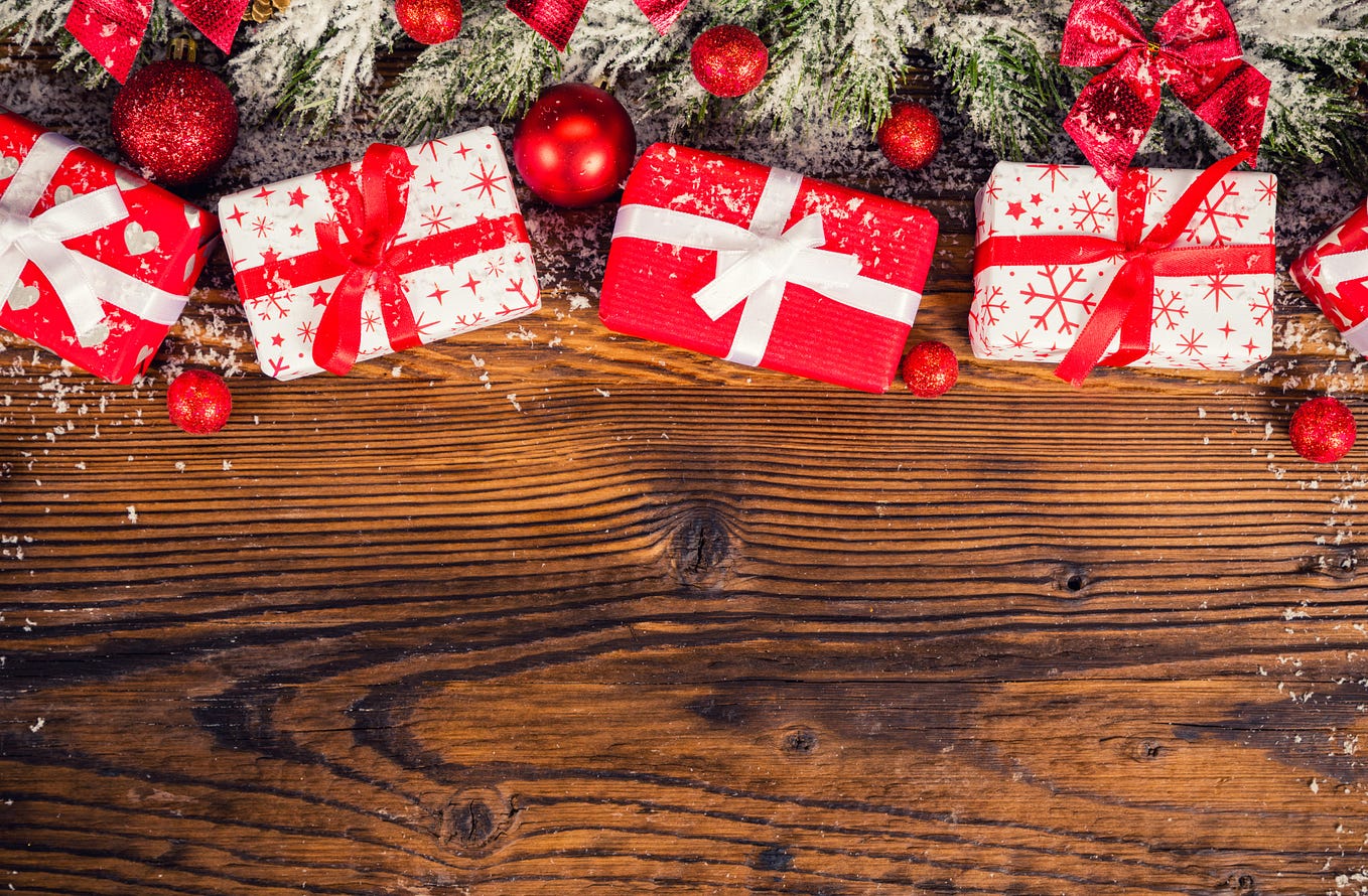 New Year giftsLuxurious New Year Gift Ideas to Spoil Your Special ...