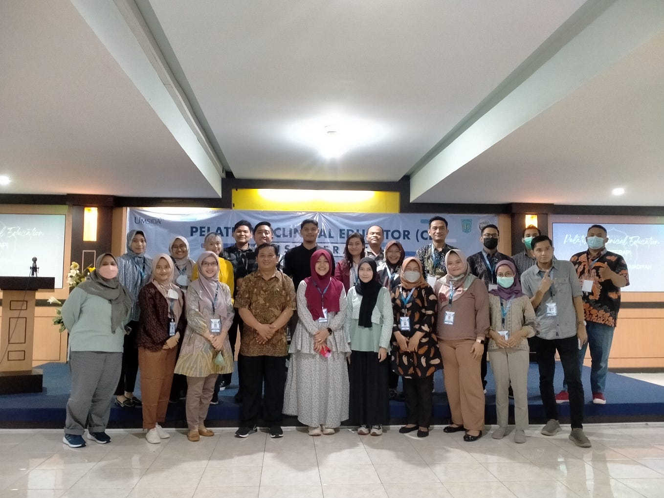 MEMASYARAKATKAN FISIOTERAPI, MAHASISWA FIKES UMSIDA LAKUKAN SOSIALISASI KESEHATAN DI DESA PILANG ...