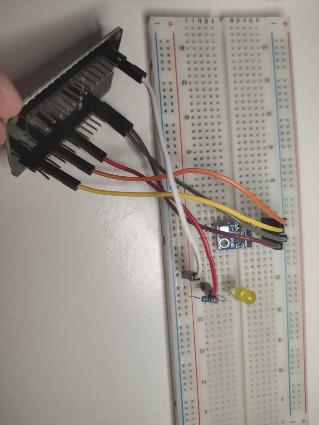 ESP32 Project with Push Button and LED | by Zarfa | Medium