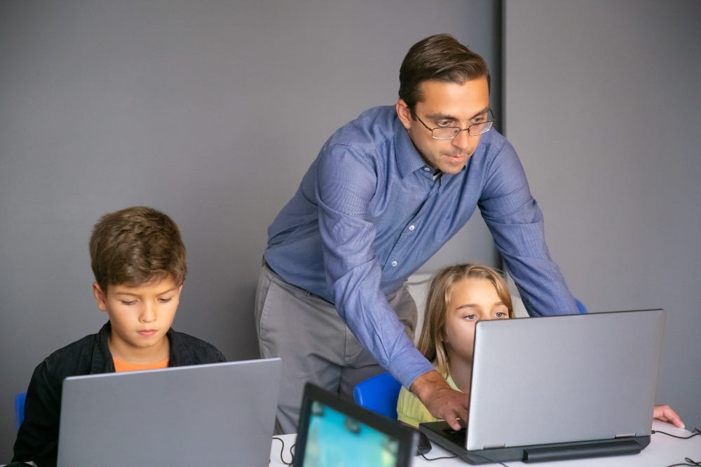 Connecting with School Principals: How an Email List Can Help | by Alan ...