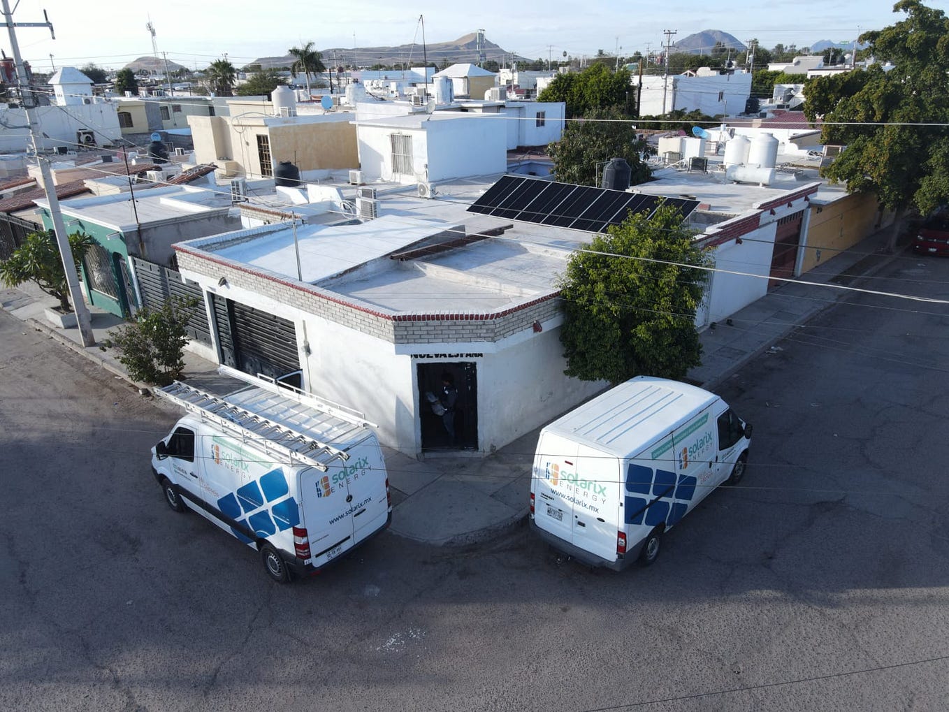 Energía solar: Beneficios para el sector comercial | by Solarix Energy ...