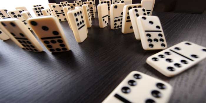 Bermain Domino99 Dengan Trik Dan Tips Yang Benar | by viona puri | Medium