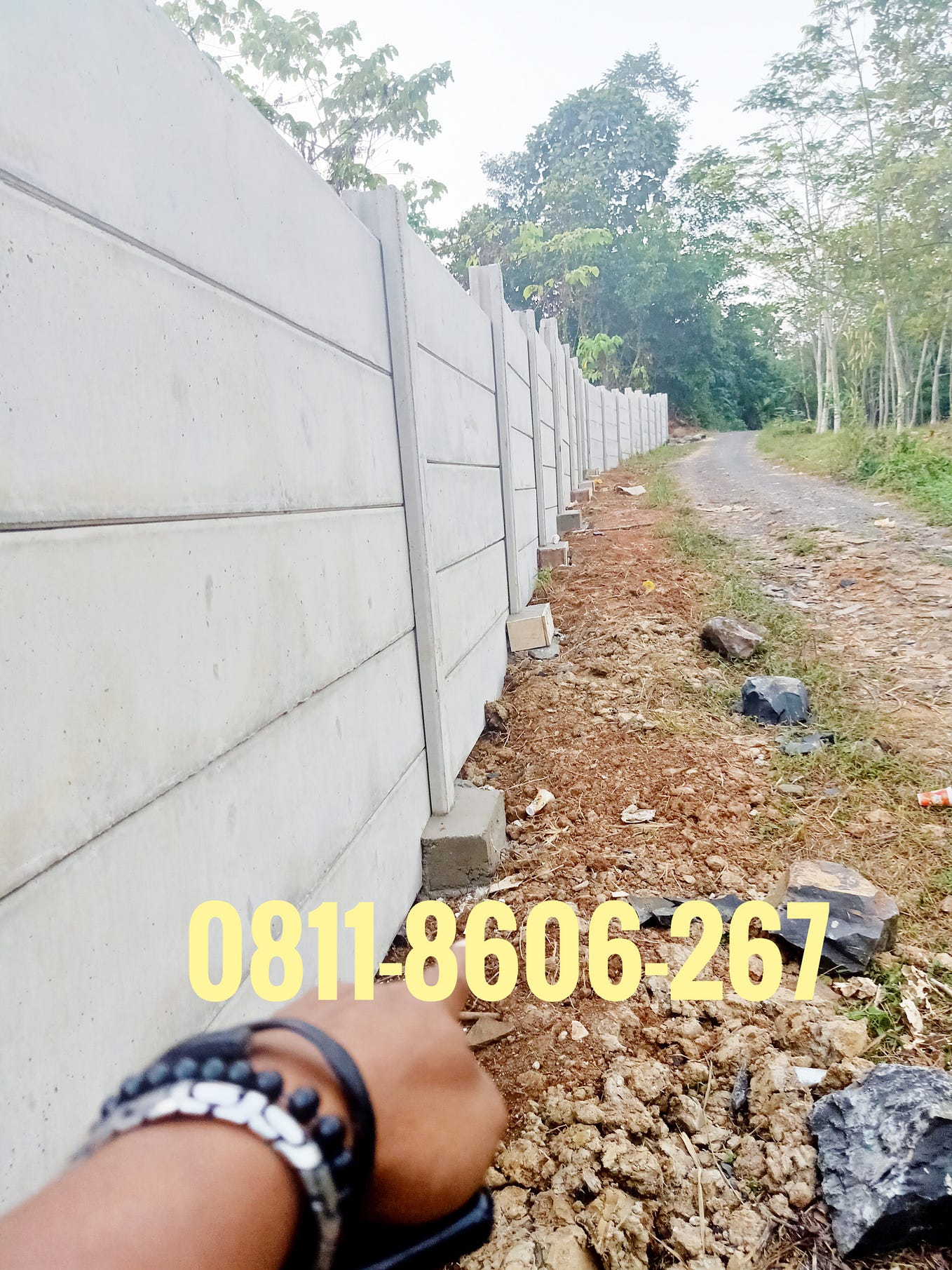 Pagar panel beton Precast sangat praktis dan ekonomis untuk pengamanan ...