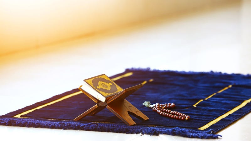 The Art of Islamic Prayer Mat: A Tapestry of Devotion | by Hidjabaya ...