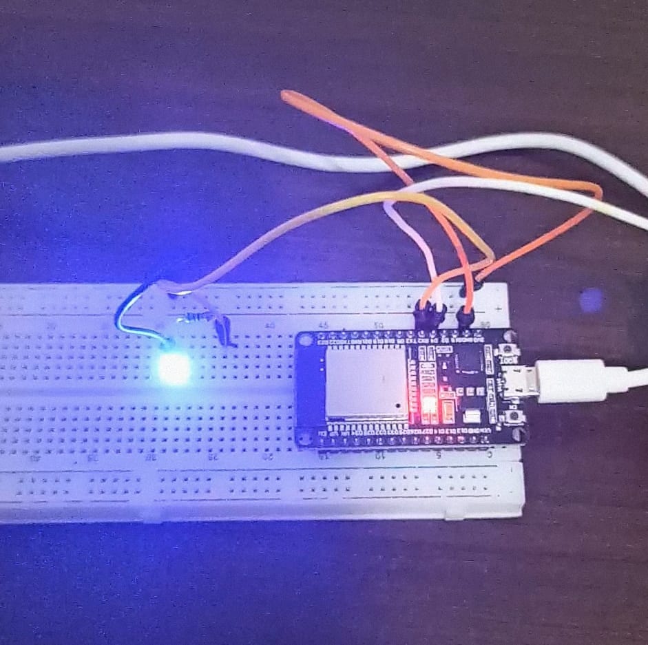Sistem Embedded | Mengatur Terang Redup LED (PWM) menggunakan ESP32 DOIT DEVKIT V1 | by Maiziko ...