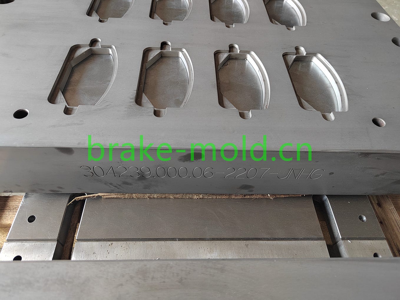 What does the brake pad mold look like after nitriding?Clutch brake ...
