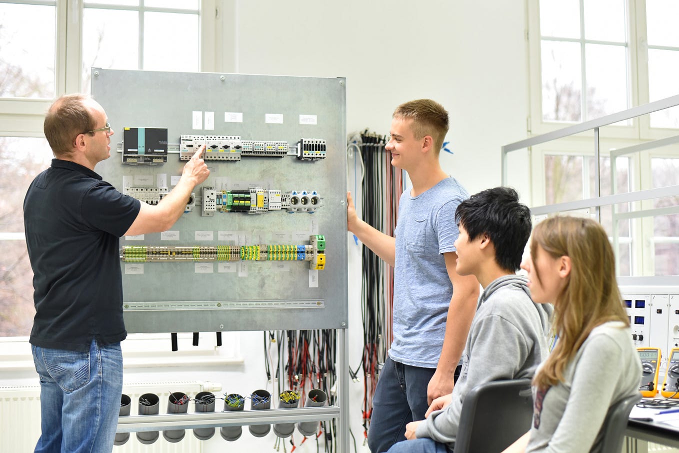 Resolving Workplace Conflicts in Manufacturing: A Guide to Maintaining ...