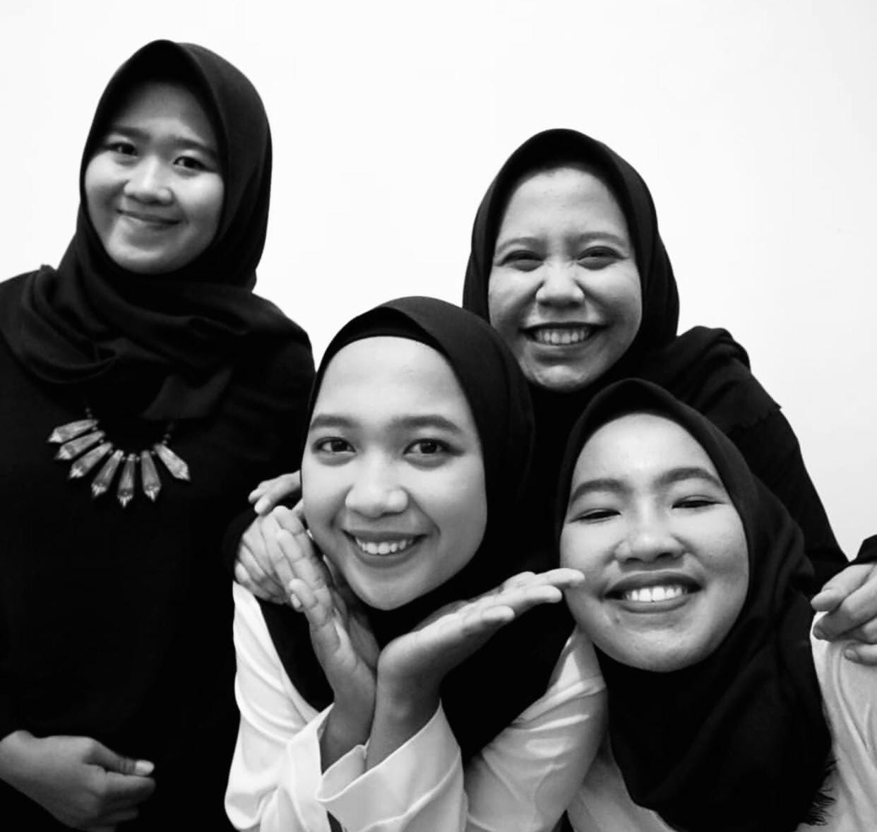 Bebas #dialog - Resty Nurwandi - Medium