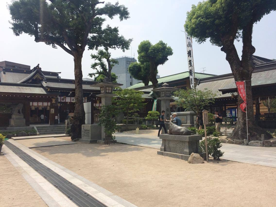 How to Create Op Art Inspired by Bridget Riley with JavaScript | by Banyapon Poolsawas | Nov ...