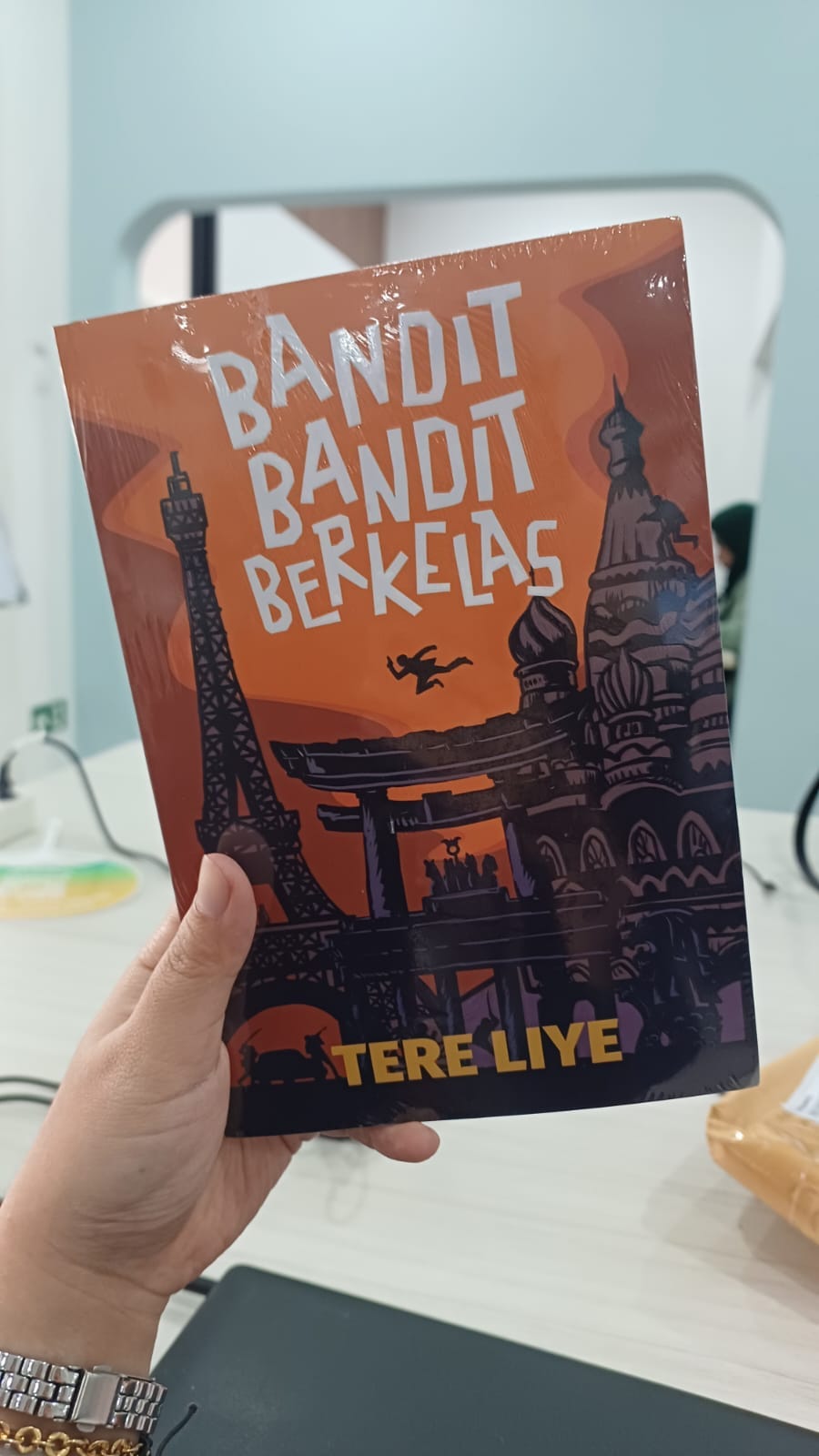 Review Buku: Teruslah bodoh, Jangan pintar | by Sarah Dwi Septyani | Medium