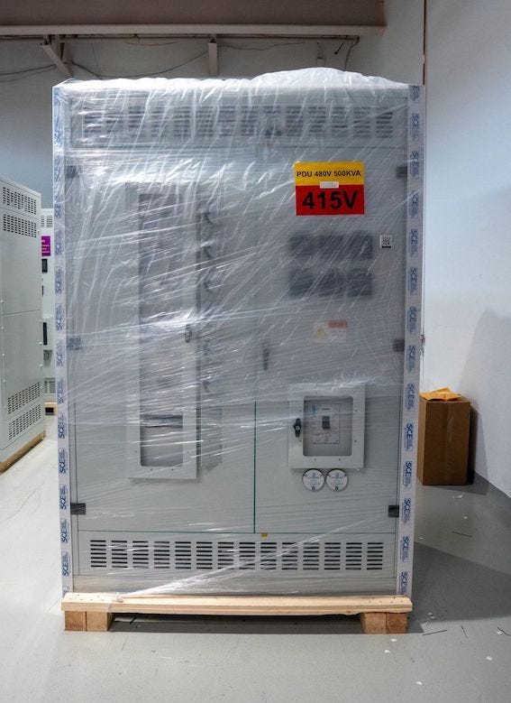 Power Distribution Unit (PDU) vs Surge Protector: Key Differences and Use Cases | by Voltz | Oct ...