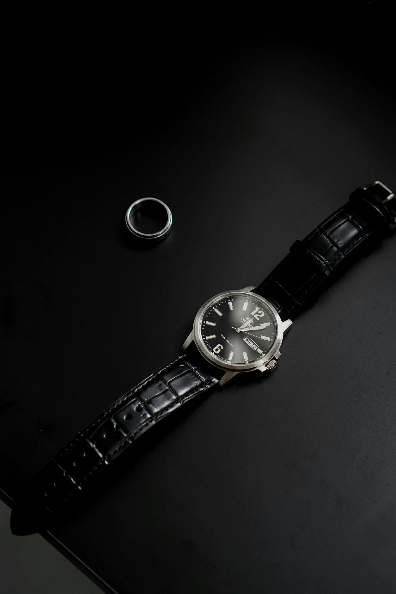 Top 10 Black and Gold Watches for Men: Sophisticated and Stylish ...