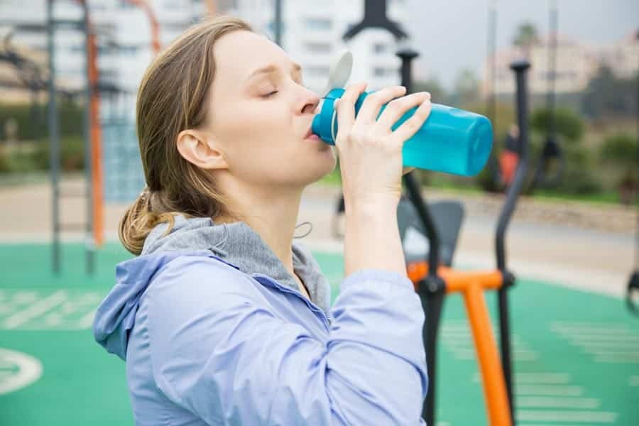 Can eating snow dehydrate you? Truth Or Myth? | by Healthystripe | Medium