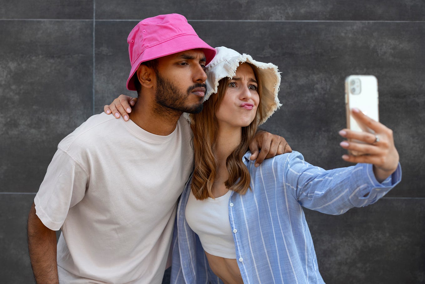 Rondevo Review: Assessing Its Safety for Online Relationship Building ...