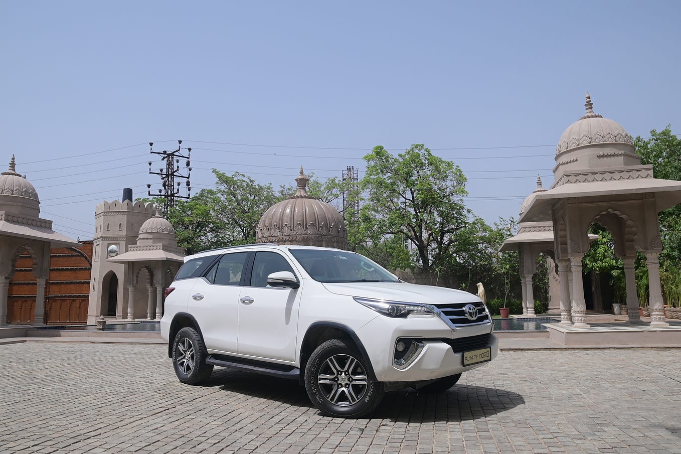 Fortuner car rental in jaipur - Toyota Fortuner Rental - Medium