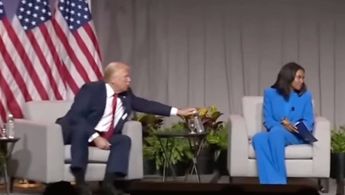 Body Language Analysis №4382: Why is Donald Trump Leaning Forward ...