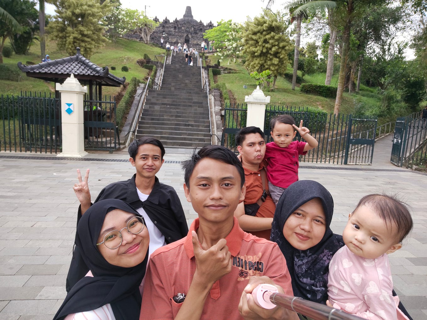 Perubahan Sosial di Era Digital: Dampak Revolusi Teknologi di Masyarakat Indonesia | by Muhammad ...