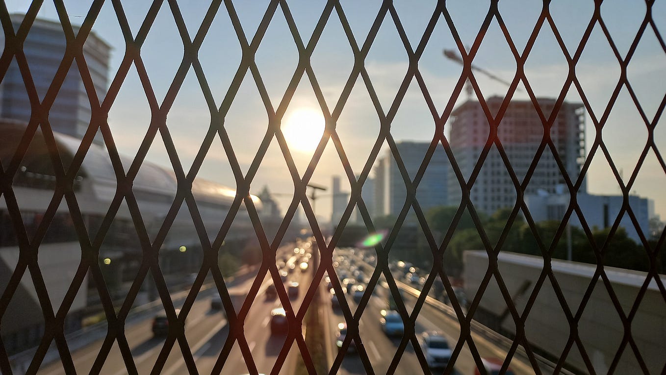 Cerita yang menarik sekali mas riza. Saya disini untuk mendukung ...