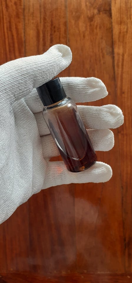 Grade AA pure oud oil from 25 plus year old Agarwood tree - Sea Oud ...