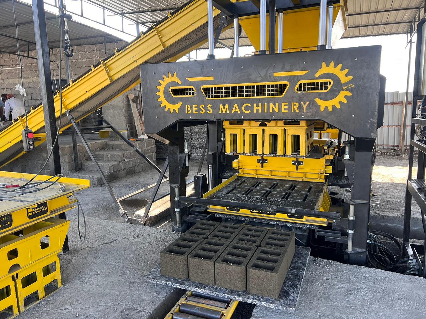 Machine a parpaings Prs 402 - VESS Machine FR - Medium