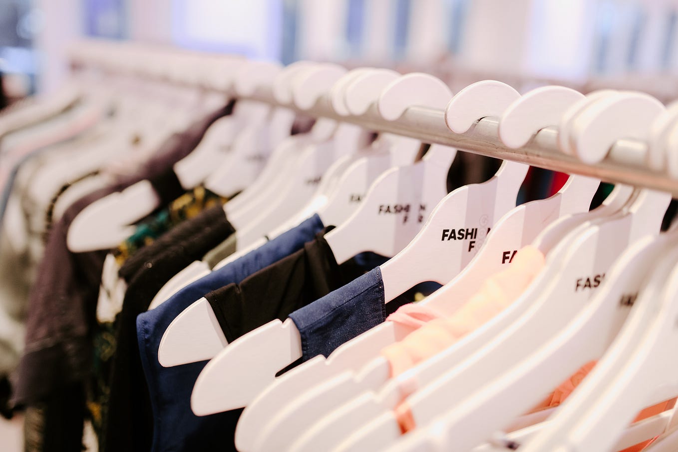 GROWING FASHION. MAKING SENSE OF THE WORLD BIOMATERIALS IN FASHION ...