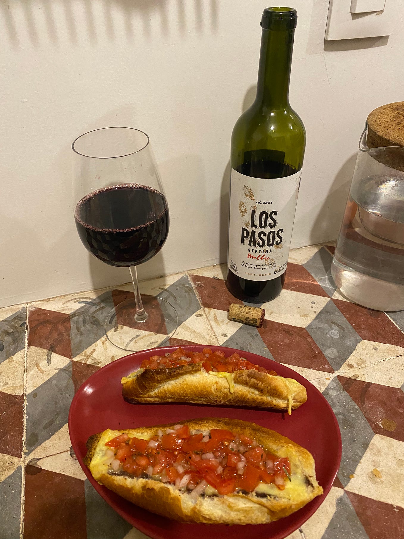 (04/52) Malo por conocido. Tengo frente a mí un pan con… | by Abril Castillo | Jan, 2025 | Medium