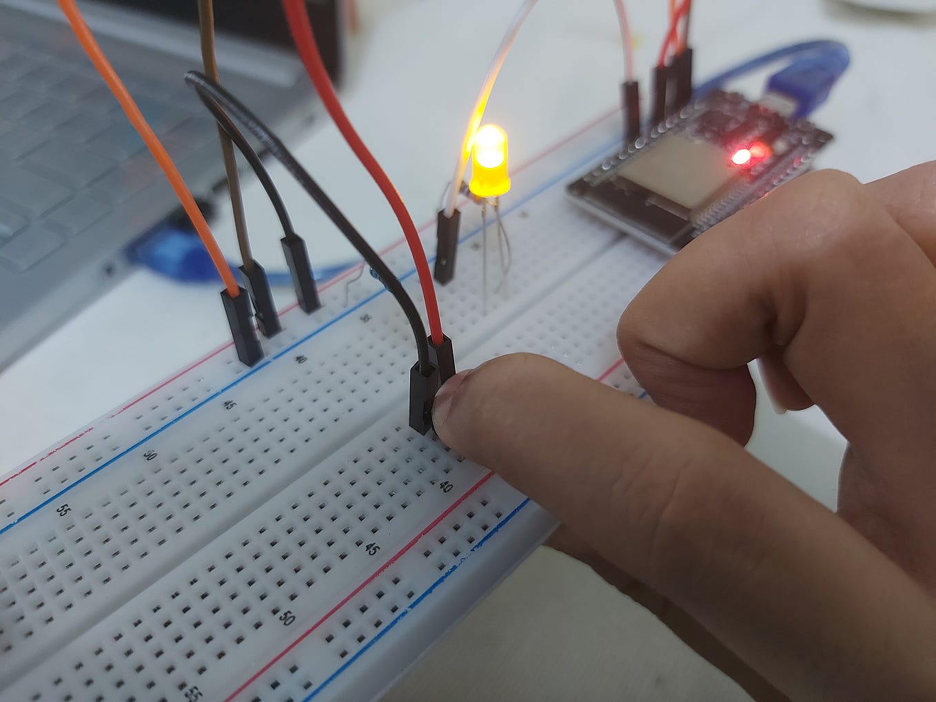 Project External Sensor Dht22 Menggunakan Esp32 Dan Arduino Ide By Adwa Sofia Medium