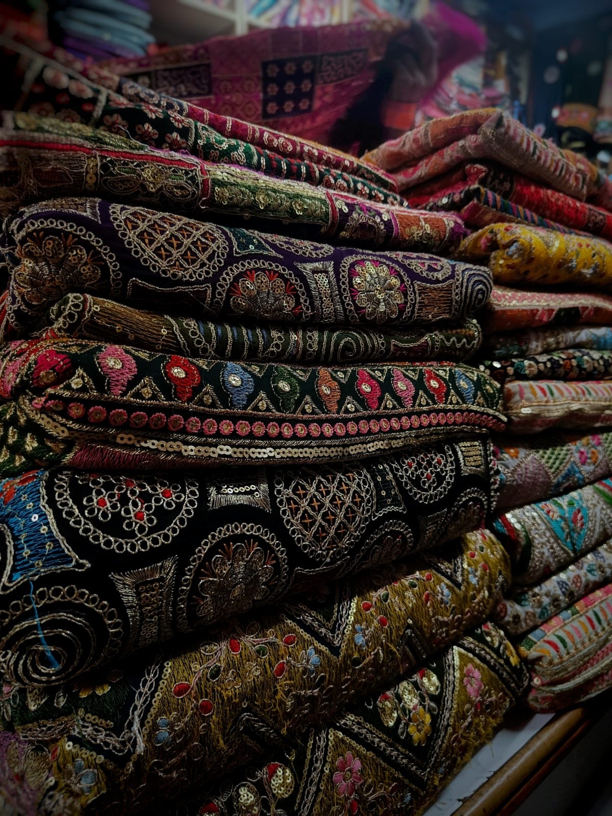 Kutch Embroidery: Weaving Tradition, Natural Dyes, and Cultural Legacy | by Vipul Wani | Medium