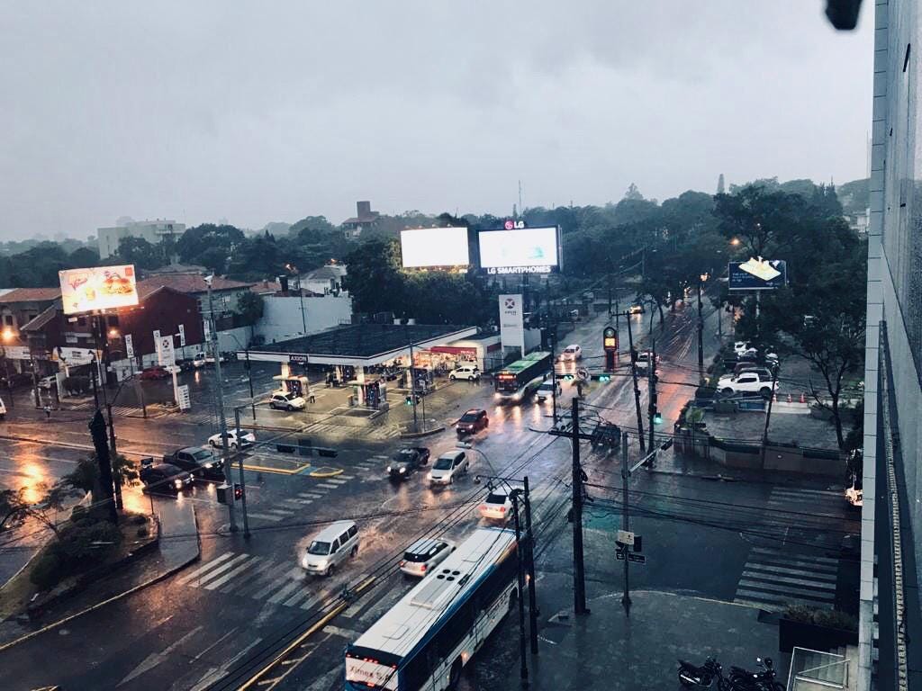 De esquinas y de lluvias. “La lluvia tiene un vago secreto de… | by ...
