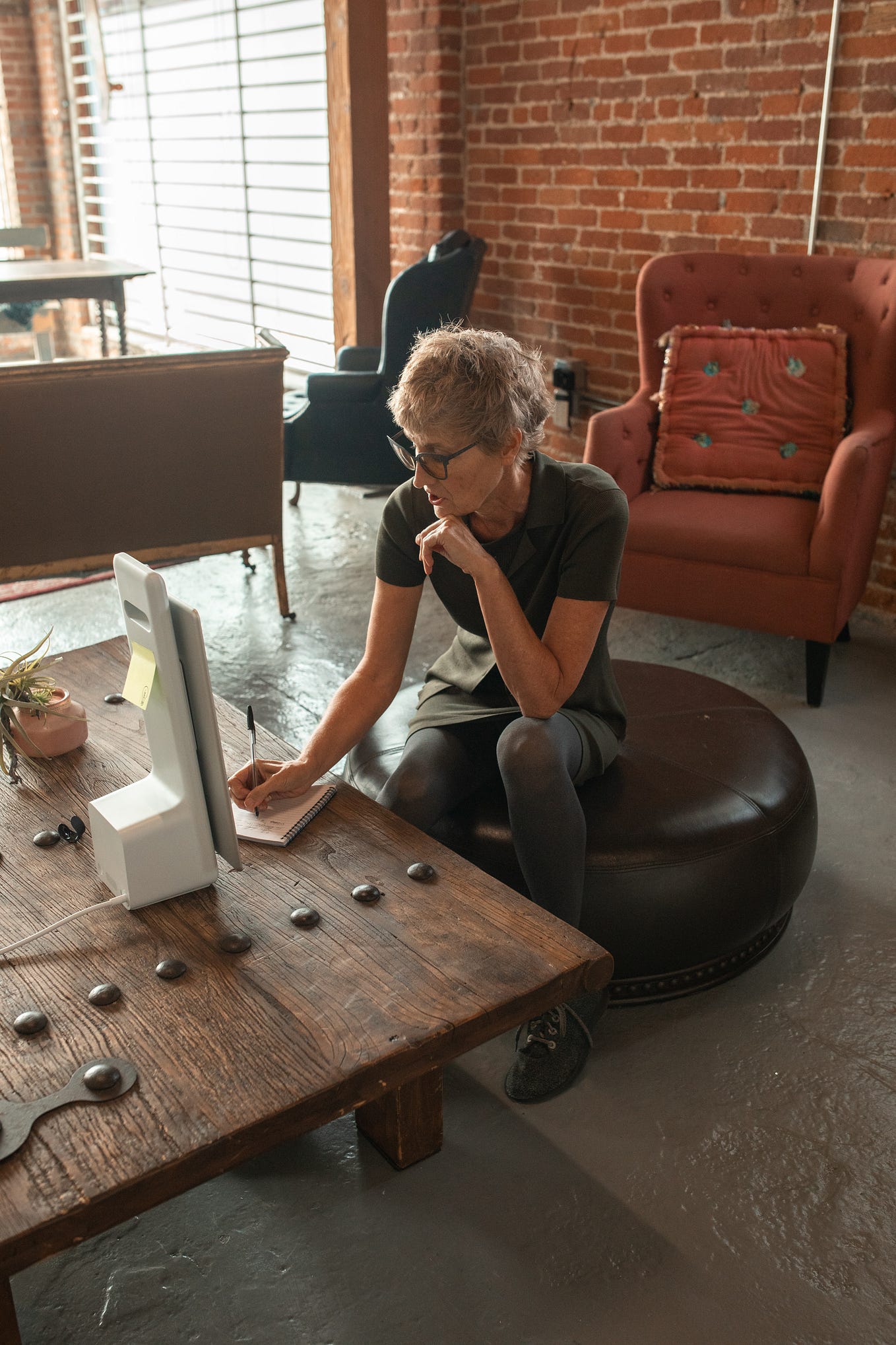 What is your character thinking?. Seven ways to write internal dialogue ...