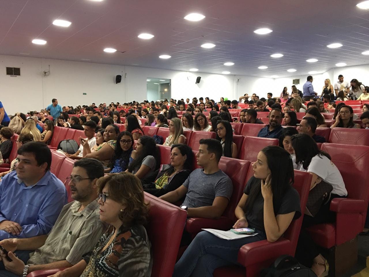 “Fake Famous”: influencers, Baudrillard e a hiper-realidade | by ...